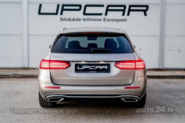Pelēks Mercedes-Benz E-Class 2021 Pērnava, ar dzinēja tilpumu 2.00 L un nobraukumu 197 tūkst. km par 21900 €, foto 9 vietnē AUTOMOTO.COM.LV