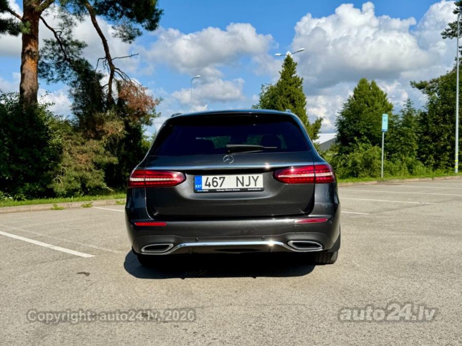 Pelēks Mercedes-Benz E-Class 2021 Tallina, ar dzinēja tilpumu 2.00 L un nobraukumu 171 tūkst. km par 31500 €, foto 6 vietnē AUTOMOTO.COM.LV