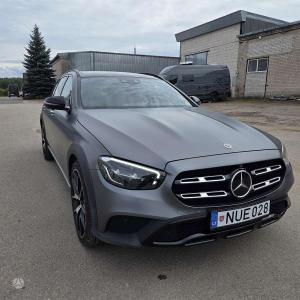 Pelēks Mercedes-Benz E-Class 2021 Tauragė, ar dzinēja tilpumu 2.00 L un nobraukumu 113 tūkst. km par 30950 €, foto 3 vietnē AUTOMOTO.COM.LV