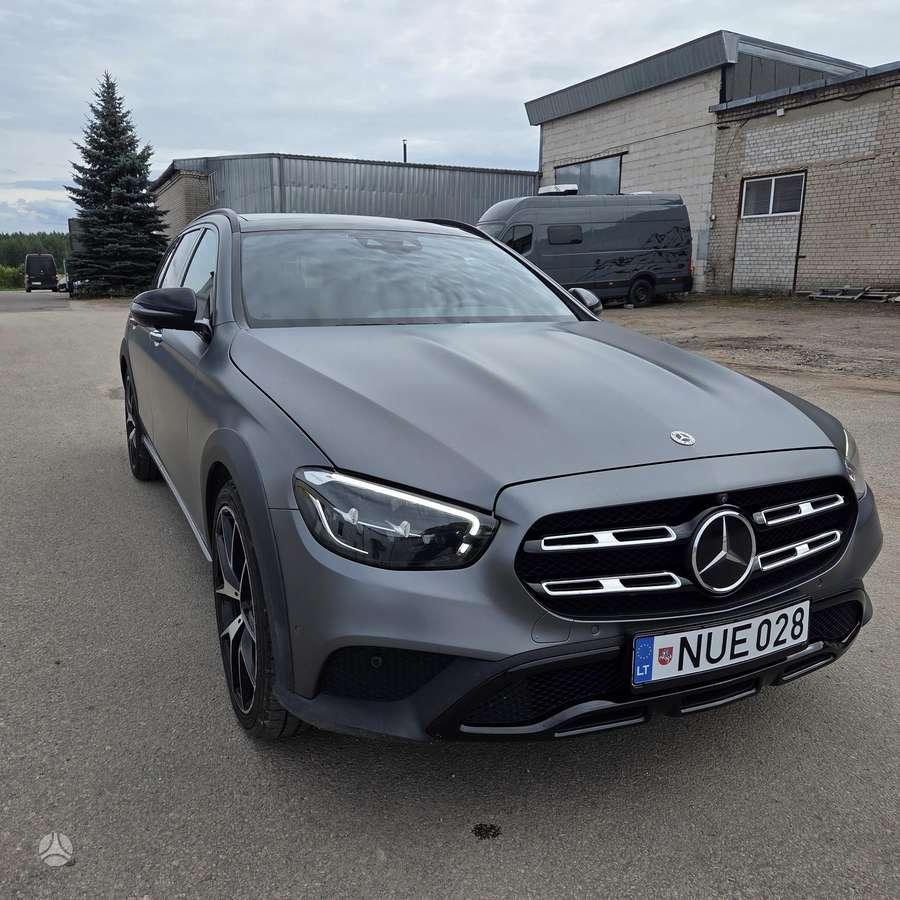 Pelēks Mercedes-Benz E-Class 2021 Tauragė, ar dzinēja tilpumu 2.00 L un nobraukumu 113 tūkst. km par 30950 €, foto 3 vietnē AUTOMOTO.COM.LV