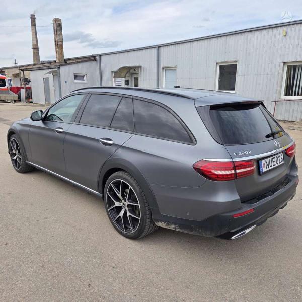 Mercedes-Benz E-Class 2021 TauragÄ vietnÄ PelÄks Mercedes-Benz E-Class 2021 TauragÄ, ar dzinÄja tilpumu 2.00 L un nobraukumu 113 tÅ«kst. km par 30950 ā¬, foto 5 vietnÄ AUTOMOTO.COM.LV