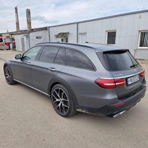 Pelēks Mercedes-Benz E-Class 2021 Tauragė, ar dzinēja tilpumu 2.00 L un nobraukumu 113 tūkst. km par 30950 €, foto 5 vietnē AUTOMOTO.COM.LV