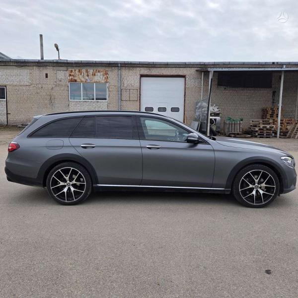 Mercedes-Benz E-Class 2021 TauragÄ vietnÄ PelÄks Mercedes-Benz E-Class 2021 TauragÄ, ar dzinÄja tilpumu 2.00 L un nobraukumu 113 tÅ«kst. km par 30950 ā¬, foto 8 vietnÄ AUTOMOTO.COM.LV