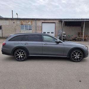 Pelēks Mercedes-Benz E-Class 2021 Tauragė, ar dzinēja tilpumu 2.00 L un nobraukumu 113 tūkst. km par 30950 €, foto 8 vietnē AUTOMOTO.COM.LV