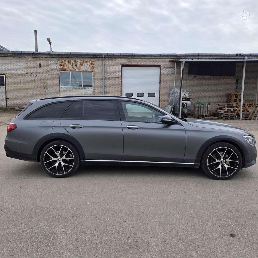 Pelēks Mercedes-Benz E-Class 2021 Tauragė, ar dzinēja tilpumu 2.00 L un nobraukumu 113 tūkst. km par 30950 €, foto 8 vietnē AUTOMOTO.COM.LV