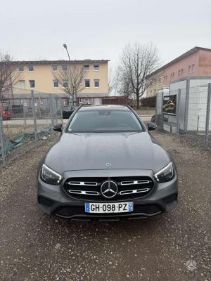 Grey Mercedes-Benz E-Class 2022 in Kaunas, with an engine capacity of 2.10 L and mileage of 315 thousand km for 19999 €, photo 2 on AUTOMOTO.COM.LV
