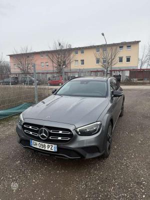Grey Mercedes-Benz E-Class 2022 in Kaunas, with an engine capacity of 2.10 L and mileage of 315 thousand km for 19999 €, photo 3 on AUTOMOTO.COM.LV