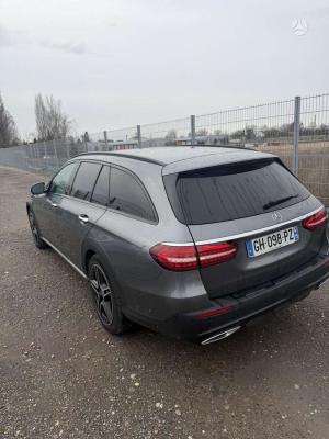 Grey Mercedes-Benz E-Class 2022 in Kaunas, with an engine capacity of 2.10 L and mileage of 315 thousand km for 19999 €, photo 5 on AUTOMOTO.COM.LV