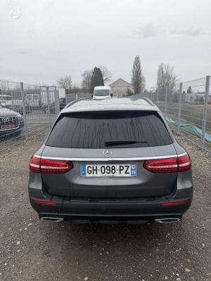 Grey Mercedes-Benz E-Class 2022 in Kaunas, with an engine capacity of 2.10 L and mileage of 315 thousand km for 19999 €, photo 6 on AUTOMOTO.COM.LV