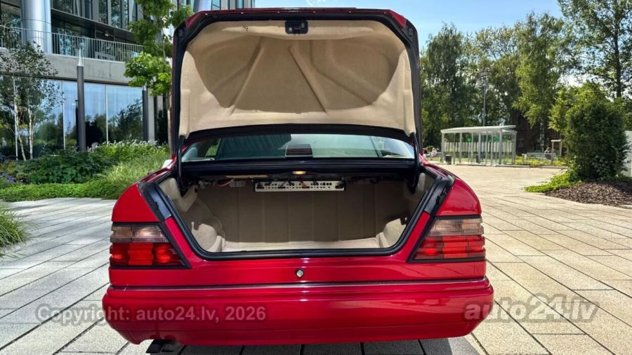 Red Mercedes-Benz E-Class 1994 in Riga, with an engine capacity of 3.00 L and mileage of 150 thousand km for 26500 €, photo 19 on AUTOMOTO.COM.LV