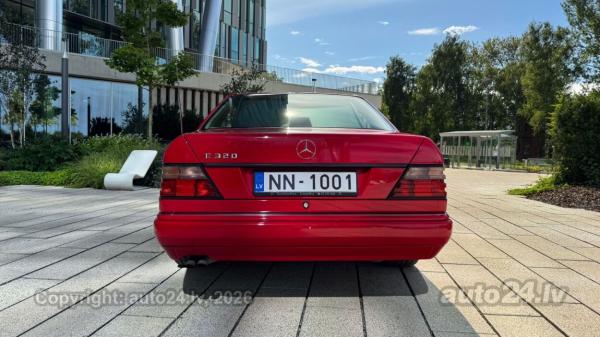 Red Mercedes-Benz E-Class 1994 in Riga, with an engine capacity of 3.00 L and mileage of 150 thousand km for 26500 €, photo 4 on AUTOMOTO.COM.LV