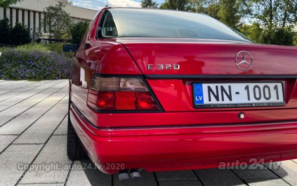 Red Mercedes-Benz E-Class 1994 in Riga, with an engine capacity of 3.00 L and mileage of 150 thousand km for 26500 €, photo 6 on AUTOMOTO.COM.LV