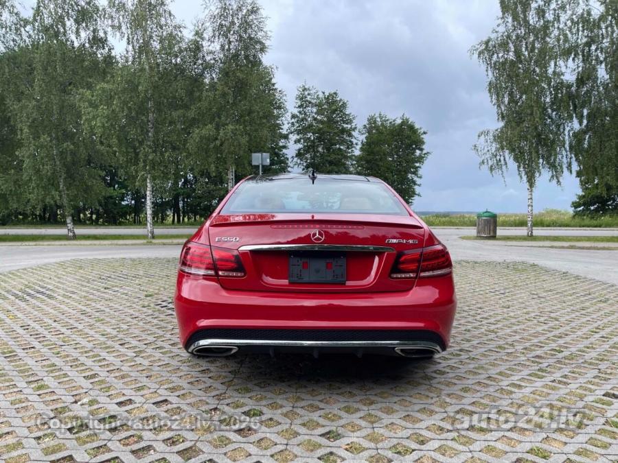 Sarkans Mercedes-Benz E-Class 2014 Tallina, ar dzinēja tilpumu 4.60 L un nobraukumu 144 tūkst. km par 19900 €, foto 7 vietnē AUTOMOTO.COM.LV