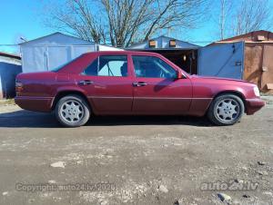 Red Mercedes-Benz E-Class 1994 in Tallinn, with an engine capacity of 2.80 L and mileage of 170 thousand km for 12500 €, photo  on AUTOMOTO.COM.LV