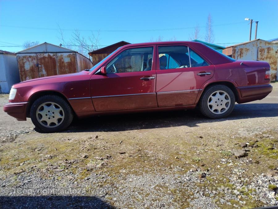 Red Mercedes-Benz E-Class 1994 in Tallinn, with an engine capacity of 2.80 L and mileage of 170 thousand km for 12500 €, photo 3 on AUTOMOTO.COM.LV