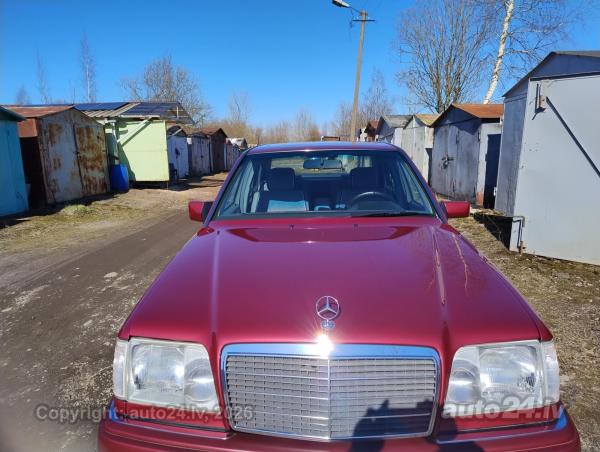 Red Mercedes-Benz E-Class 1994 in Tallinn, with an engine capacity of 2.80 L and mileage of 170 thousand km for 12500 €, photo 3 on AUTOMOTO.COM.LV