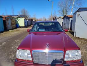 Red Mercedes-Benz E-Class 1994 in Tallinn, with an engine capacity of 2.80 L and mileage of 170 thousand km for 12500 €, photo 4 on AUTOMOTO.COM.LV