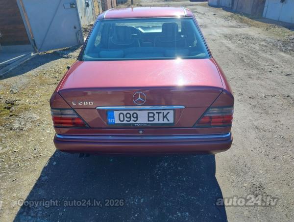 Red Mercedes-Benz E-Class 1994 in Tallinn, with an engine capacity of 2.80 L and mileage of 170 thousand km for 12500 €, photo 4 on AUTOMOTO.COM.LV