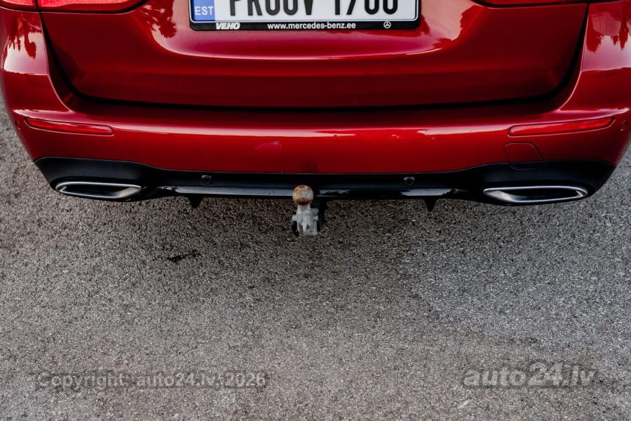 Red Mercedes-Benz E-Class 2017 in Parnu, with an engine capacity of 3.00 L and mileage of 180 thousand km for 22900 €, photo 12 on AUTOMOTO.COM.LV