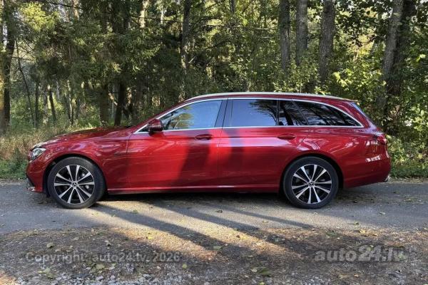 Red Mercedes-Benz E-Class 2021 in Tallinn, with an engine capacity of 2.00 L and mileage of 115 thousand km for 29900 €, photo 3 on AUTOMOTO.COM.LV