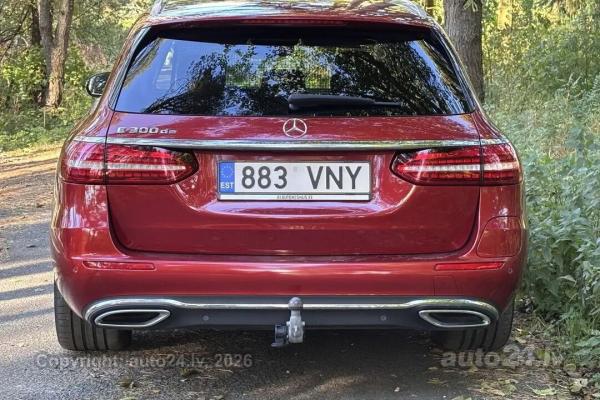 Red Mercedes-Benz E-Class 2021 in Tallinn, with an engine capacity of 2.00 L and mileage of 115 thousand km for 29900 €, photo 4 on AUTOMOTO.COM.LV