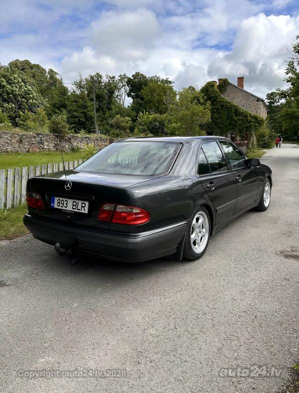 Mercedes-Benz E-Class 2002 in Tallinn, with an engine capacity of 2.10 L and mileage of 469 thousand km for 3500 €, photo 4 on AUTOMOTO.COM.LV