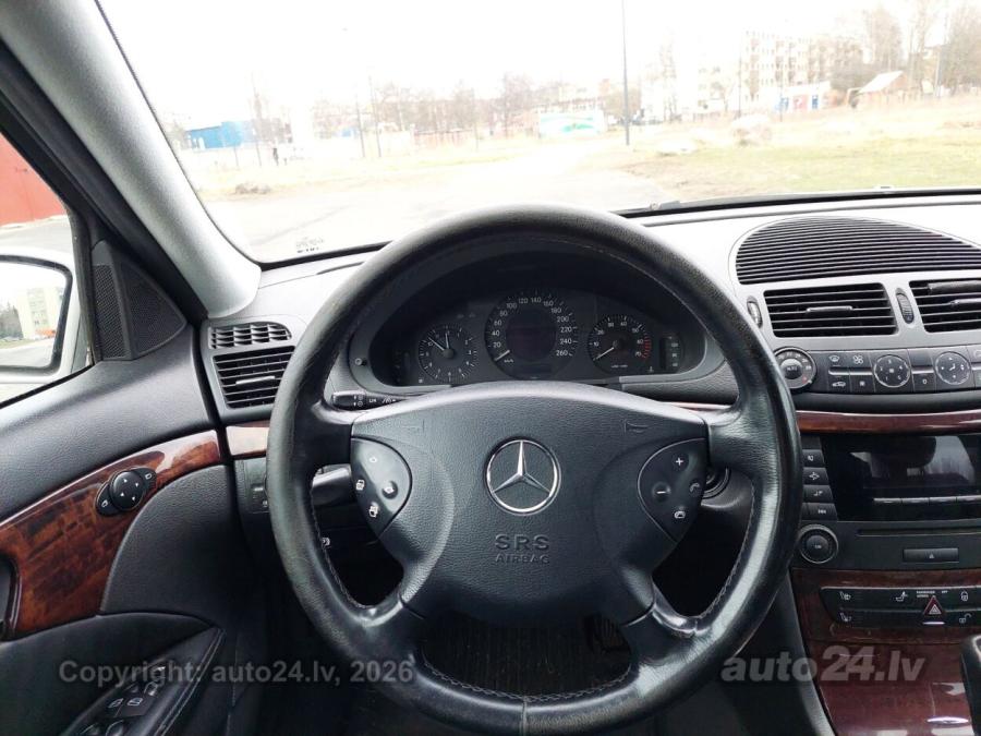 Mercedes-Benz E-Class 2003 Tallina, ar dzinēja tilpumu 3.20 L un nobraukumu 274 tūkst. km par 1200 €, foto 13 vietnē AUTOMOTO.COM.LV