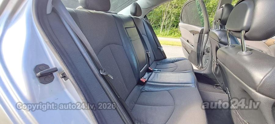 Mercedes-Benz E-Class 2004 in Tallinn, with an engine capacity of 3.20 L and mileage of 425 thousand km for 2800 €, photo 14 on AUTOMOTO.COM.LV
