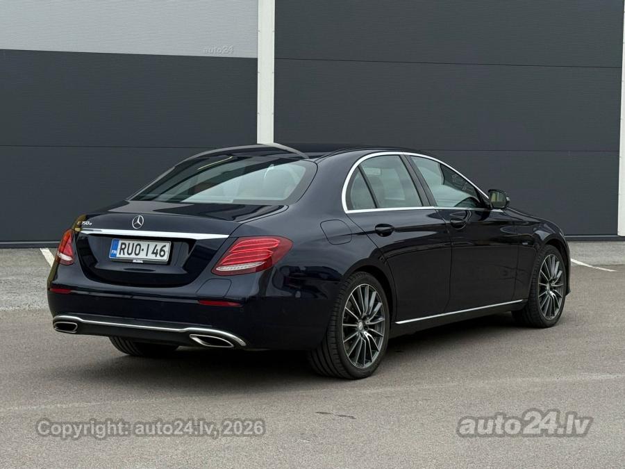 Mercedes-Benz E-Class 2016 in Tallinn, with an engine capacity of 2.00 L and mileage of 160 thousand km for 18990 €, photo 5 on AUTOMOTO.COM.LV