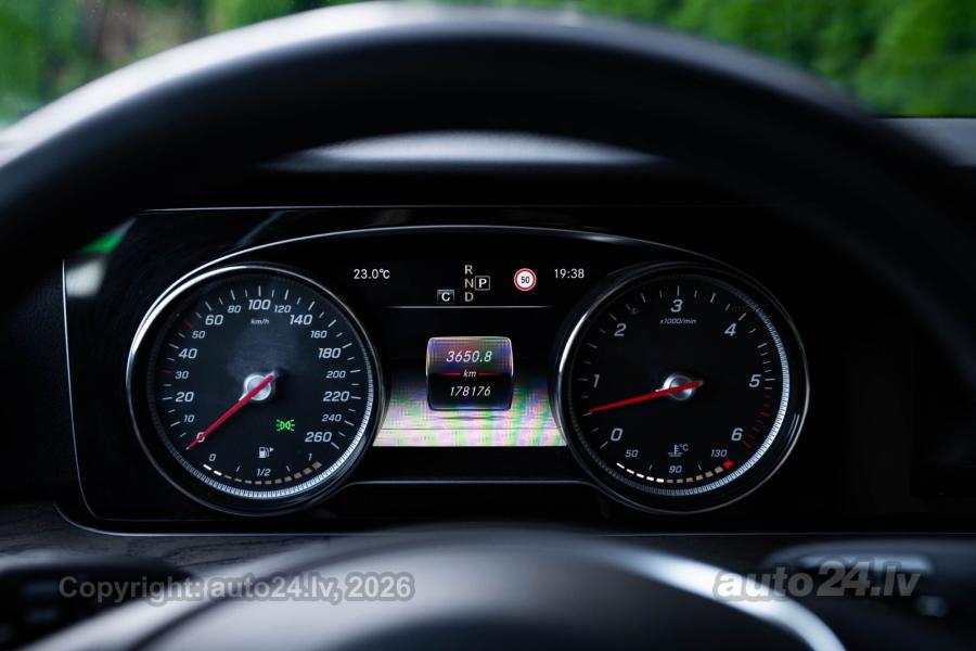 Mercedes-Benz E-Class 2017 Tallina, ar dzinēja tilpumu 3.00 L un nobraukumu 178 tūkst. km par 26500 €, foto 30 vietnē AUTOMOTO.COM.LV
