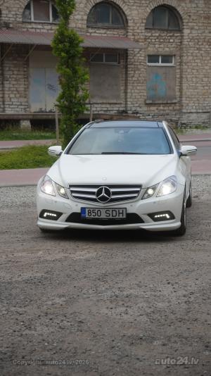 White Mercedes-Benz E-Class 2009 in Tallinn, with an engine capacity of 3.50 L and mileage of 144 thousand km for 13000 €, photo 9 on AUTOMOTO.COM.LV
