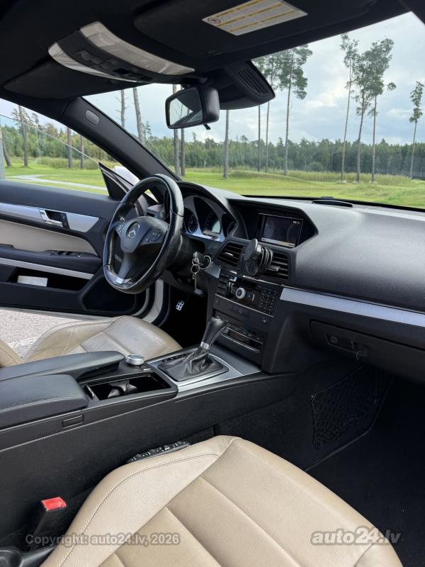 Mercedes-Benz E-Class 2011 Tallina vietnē Balts Mercedes-Benz E-Class 2011 Tallina, ar dzinēja tilpumu 1.80 L un nobraukumu 251 tūkst. km par 8950 €, foto 9 vietnē AUTOMOTO.COM.LV