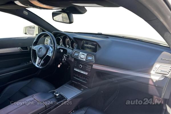 White Mercedes-Benz E-Class 2017 in Parnu, with an engine capacity of 2.00 L and mileage of 80 thousand km for 19900 €, photo 8 on AUTOMOTO.COM.LV