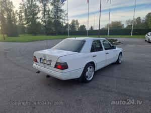 Balts Mercedes-Benz E-Class 1991 Tallina, ar dzinēja tilpumu 3.00 L un nobraukumu 479 tūkst. km par 3999 €, foto 8 vietnē AUTOMOTO.COM.LV