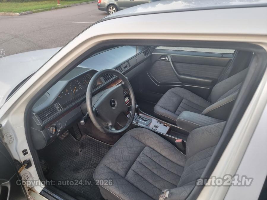Balts Mercedes-Benz E-Class 1991 Tallina, ar dzinēja tilpumu 3.00 L un nobraukumu 479 tūkst. km par 3999 €, foto 14 vietnē AUTOMOTO.COM.LV