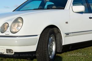 Balts Mercedes-Benz E-Class 1995 Tallina, ar dzinēja tilpumu 2.20 L un nobraukumu 178 tūkst. km par 4375 €, foto 6 vietnē AUTOMOTO.COM.LV