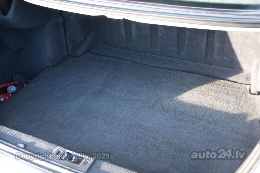 Balts Mercedes-Benz E-Class 1995 Tallina, ar dzinēja tilpumu 2.20 L un nobraukumu 178 tūkst. km par 4375 €, foto 13 vietnē AUTOMOTO.COM.LV