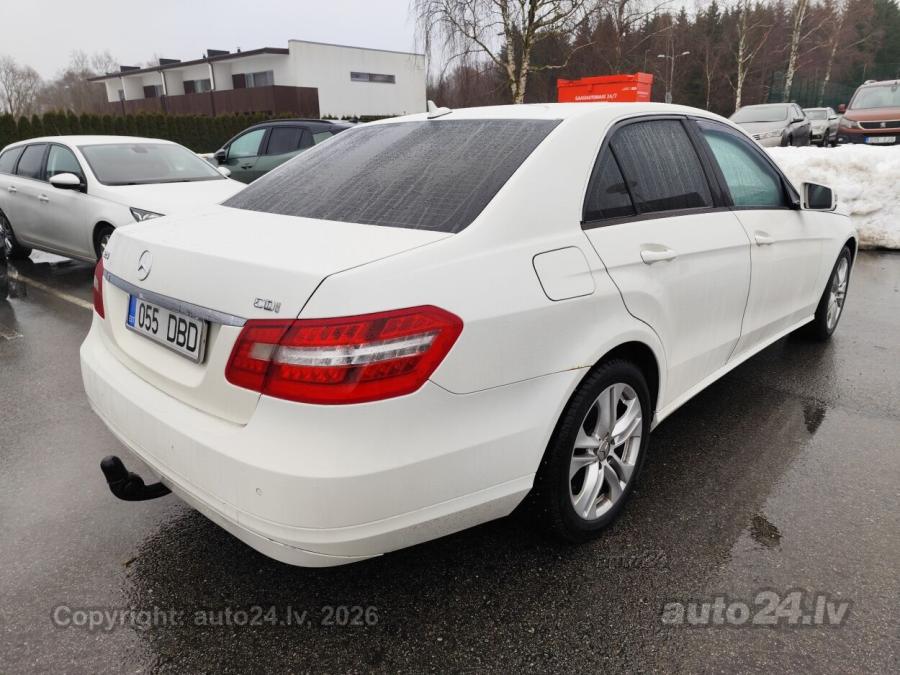 Balts Mercedes-Benz E-Class 2009 Tallina, ar dzinēja tilpumu 2.20 L un nobraukumu 302 tūkst. km par 5790 €, foto 7 vietnē AUTOMOTO.COM.LV