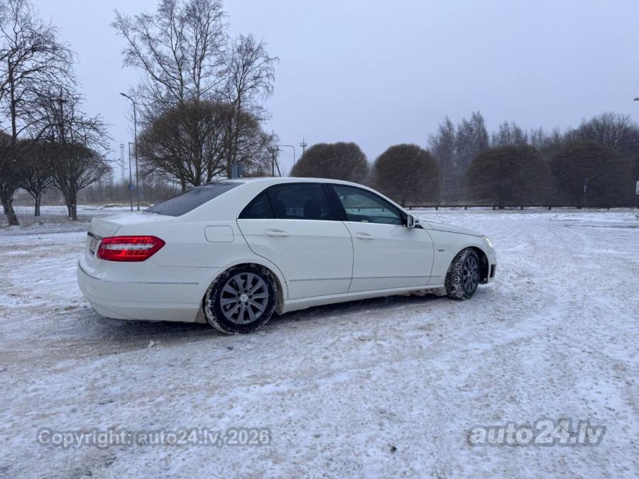 Белый Мерседес Е-Класс 2010 в Таллин, объемом двигателя 2.10 л и пробегом 210 тыс. км за 7300 €, фото 4 на AUTOMOTO.COM.LV