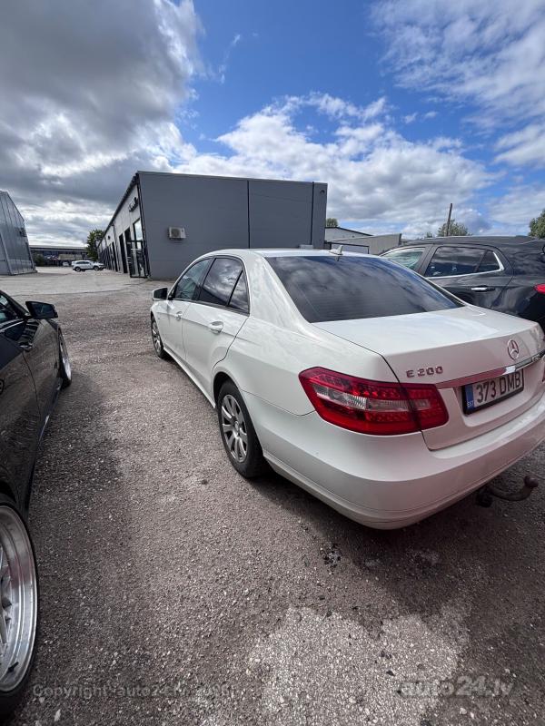White Mercedes-Benz E-Class 2010 in Tallinn, with an engine capacity of 2.10 L and mileage of 256 thousand km for 3500 €, photo 2 on AUTOMOTO.COM.LV
