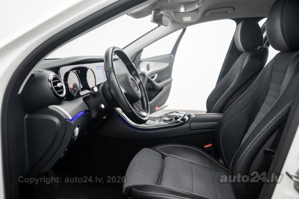 White Mercedes-Benz E-Class 2016 in Tallinn, with an engine capacity of 2.00 L and mileage of 200 thousand km for 15999 €, photo 8 on AUTOMOTO.COM.LV
