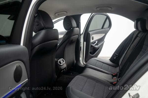 White Mercedes-Benz E-Class 2016 in Tallinn, with an engine capacity of 2.00 L and mileage of 200 thousand km for 15999 €, photo 9 on AUTOMOTO.COM.LV