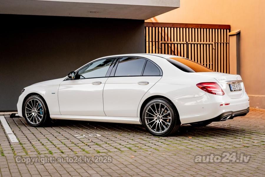 White Mercedes-Benz E-Class 2017 in Parnu, with an engine capacity of 2.00 L and mileage of 125 thousand km for 25640 €, photo 7 on AUTOMOTO.COM.LV