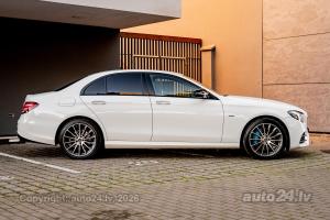 White Mercedes-Benz E-Class 2017 in Parnu, with an engine capacity of 2.00 L and mileage of 125 thousand km for 25640 €, photo 8 on AUTOMOTO.COM.LV