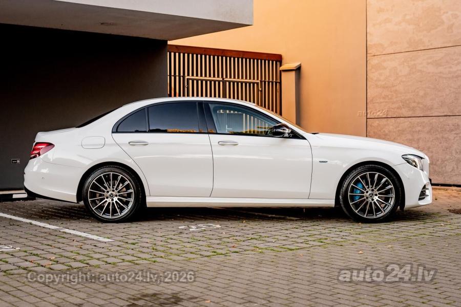 White Mercedes-Benz E-Class 2017 in Parnu, with an engine capacity of 2.00 L and mileage of 125 thousand km for 25640 €, photo 8 on AUTOMOTO.COM.LV