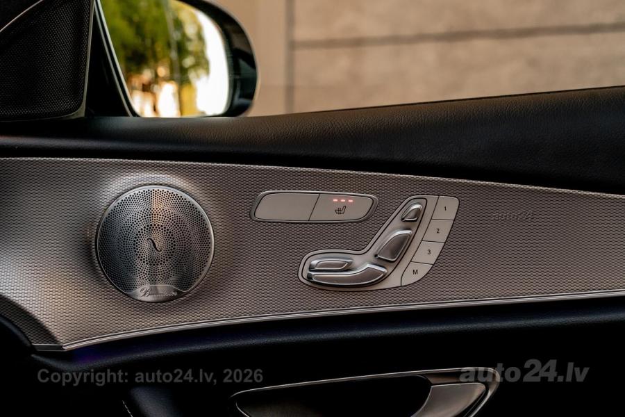 White Mercedes-Benz E-Class 2017 in Parnu, with an engine capacity of 2.00 L and mileage of 125 thousand km for 25640 €, photo 20 on AUTOMOTO.COM.LV