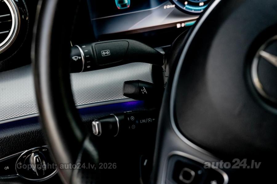 White Mercedes-Benz E-Class 2017 in Parnu, with an engine capacity of 2.00 L and mileage of 125 thousand km for 25640 €, photo 23 on AUTOMOTO.COM.LV