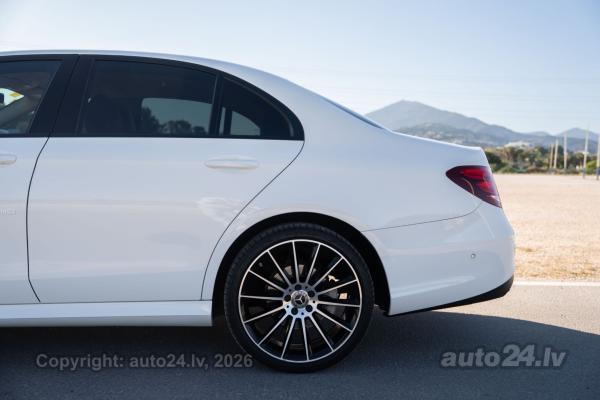 White Mercedes-Benz E-Class 2018 in Tallinn, with an engine capacity of 2.00 L and mileage of 137 thousand km for 29500 €, photo 3 on AUTOMOTO.COM.LV