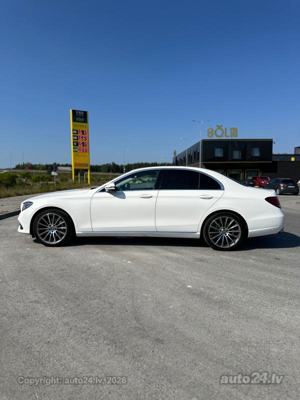 White Mercedes-Benz E-Class 2018 in Tallinn, with an engine capacity of 2.00 L and mileage of 214 thousand km for 21990 €, photo 6 on AUTOMOTO.COM.LV