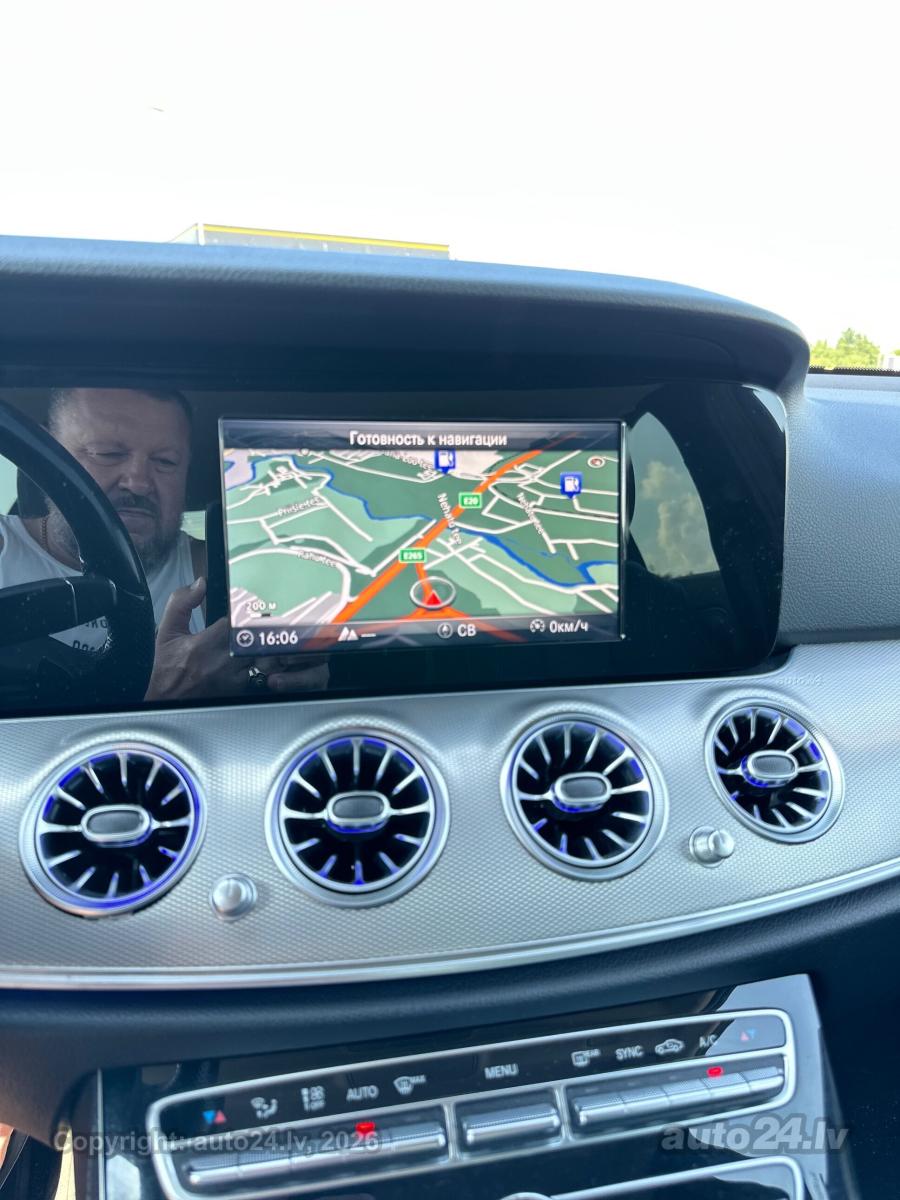 White Mercedes-Benz E-Class 2018 in Tallinn, with an engine capacity of 2.00 L and mileage of 214 thousand km for 21990 €, photo 18 on AUTOMOTO.COM.LV